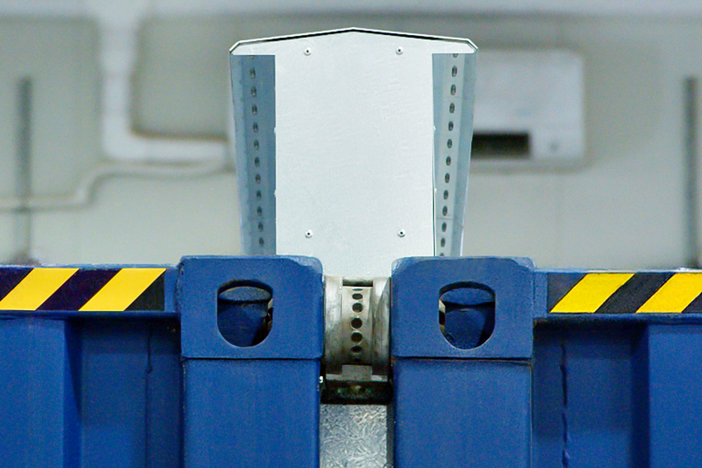 Double-Wide Shipping Container Connection Kit with Weld-Free Header